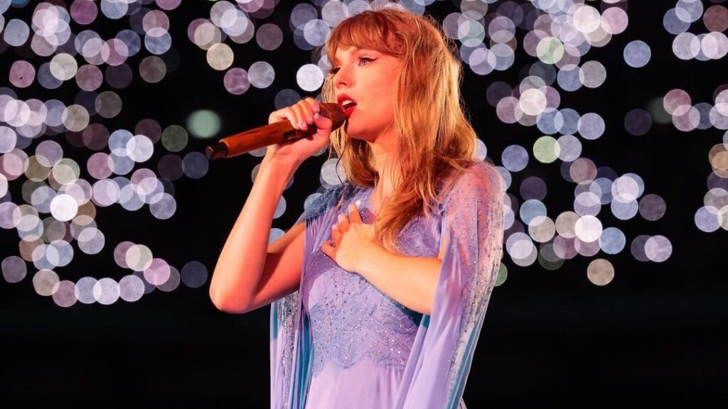 Top 10 Prettiest and Sexiest Female Singers in the World 2024-25
