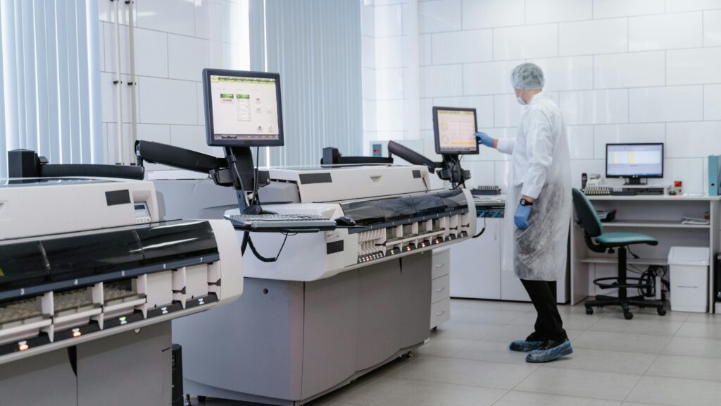 Top 5 Best Medical Lab Technology Institute in Delhi